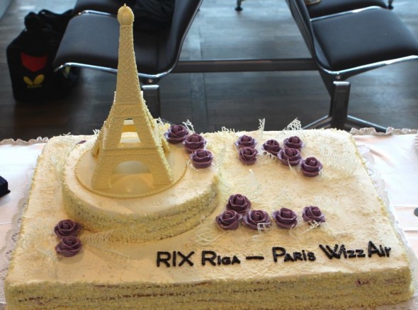 Wizz Air torte ar Eifeļa torni – sākums lidojumiem no Rīgas uz Parīzi ...